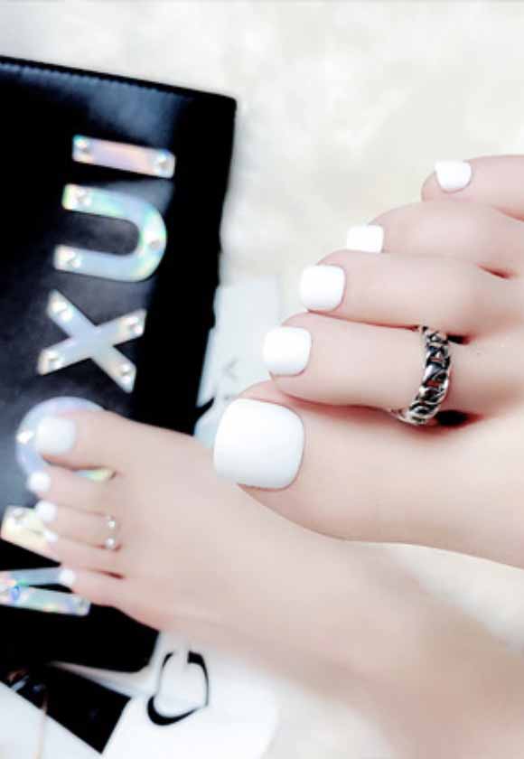 WHITE GLOSSY FOOT NAILS – LovelyNailspk